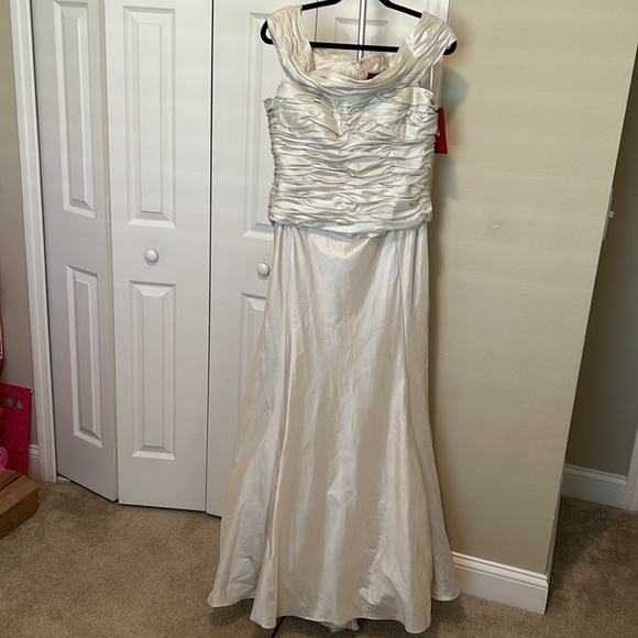 JS Collections | Dresses | Nwtbeige Js Collection Formal Gown Size 4 ...